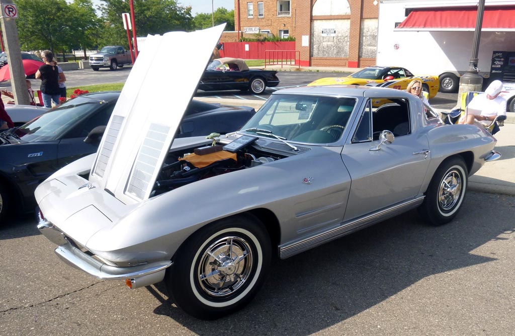 [PICS] Corvette Reunion: The Biggest and Best Yet! - Corvette: Sales ...