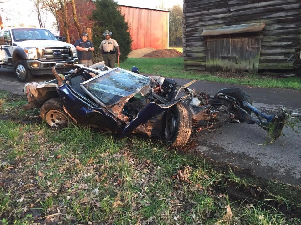 [ACCIDENT] Horrific Crash with Tree Destroys this C3 Corvette ...