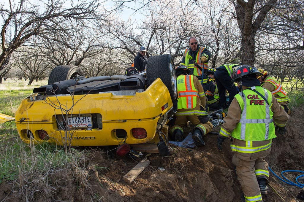 [ACCIDENT] Emergency Workers Free Trapped Driver Following a C4 ...