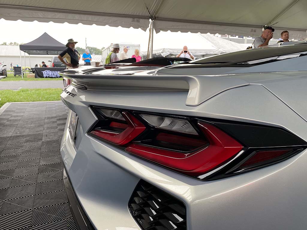 [PICS] The Low Profile Spoiler in Both Body Color and Carbon Flash ...