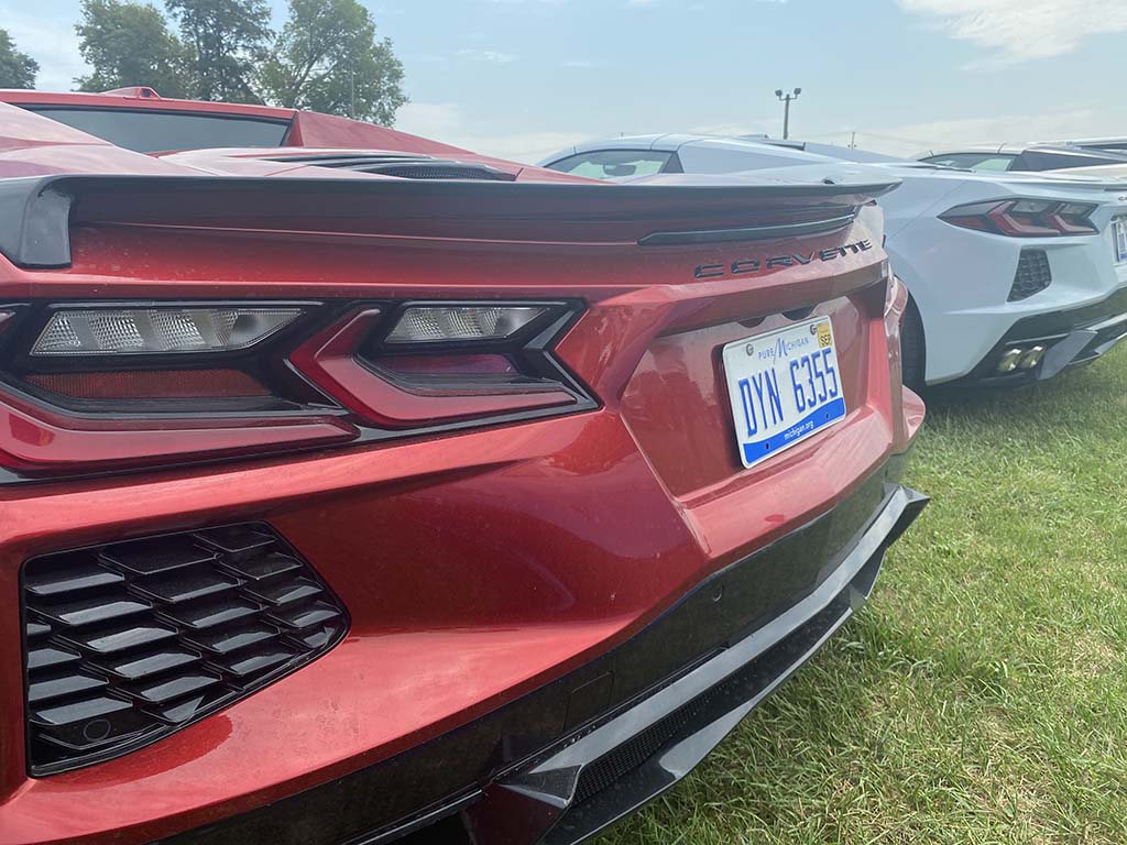 [PICS] The Low Profile Spoiler in Both Body Color and Carbon Flash ...