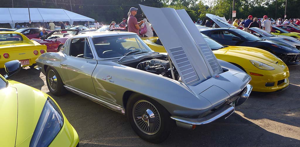 [PICS] Doing Good for the Neighborhood: The Corvettes on Woodward 2023 ...