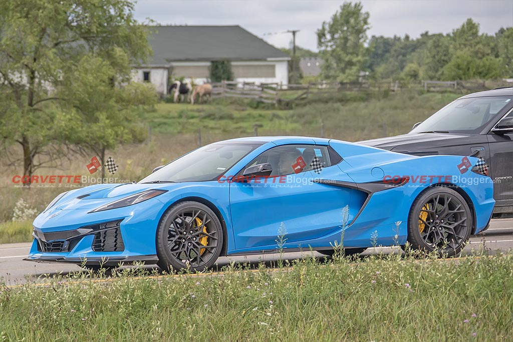 [SPIED] 2025 Corvette ZR1s in Two Different Colors Spotted Driving in ...