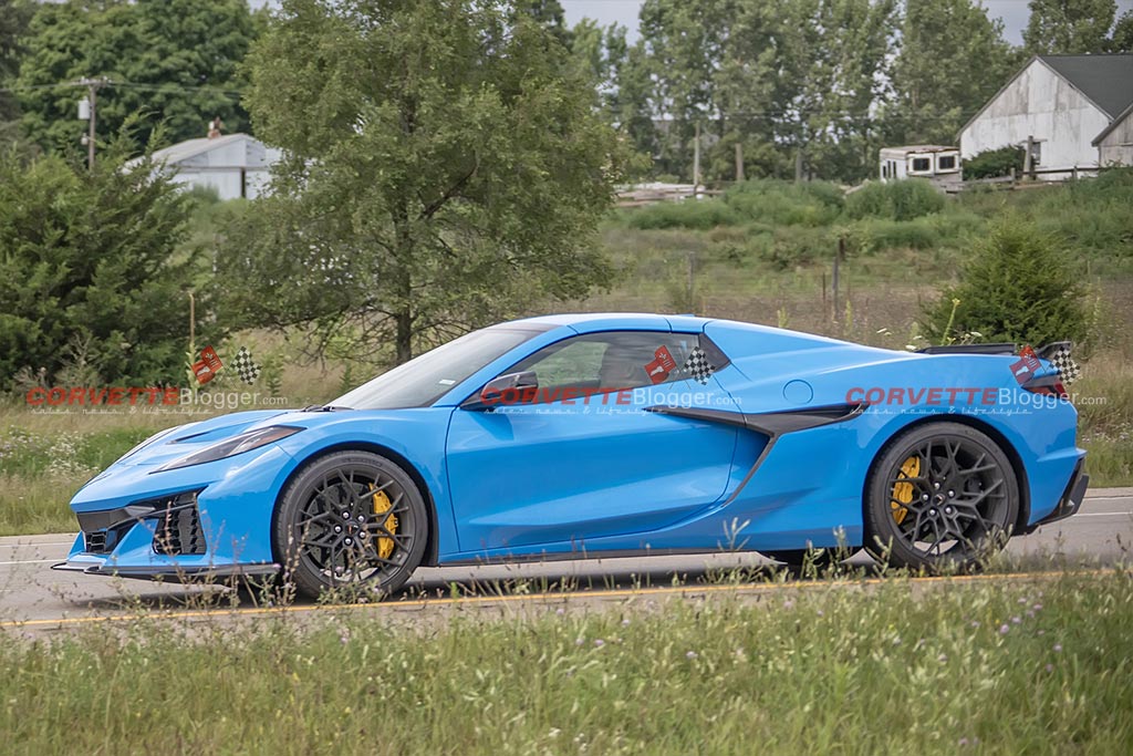 [SPIED] 2025 Corvette ZR1s in Two Different Colors Spotted Driving in ...