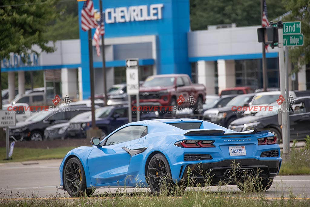 [SPIED] 2025 Corvette ZR1s in Two Different Colors Spotted Driving in ...