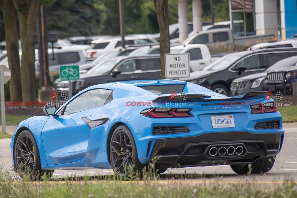 [SPIED] 2025 Corvette ZR1s in Two Different Colors Spotted Driving in ...