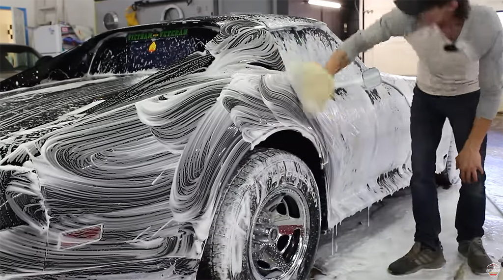 [VIDEO] Neglected 1976 Corvette Gets Its First Wash in 15 Years ...