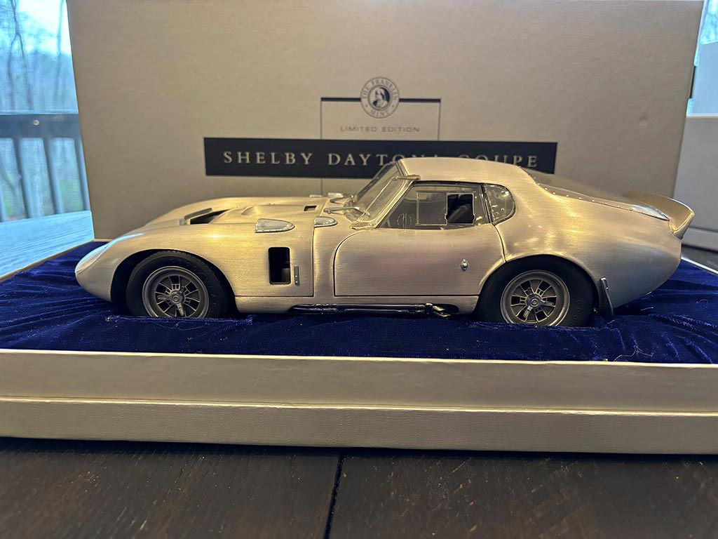 Corvettes for Sale: These 1:12 Scale Models are Meant for the Corvette ...