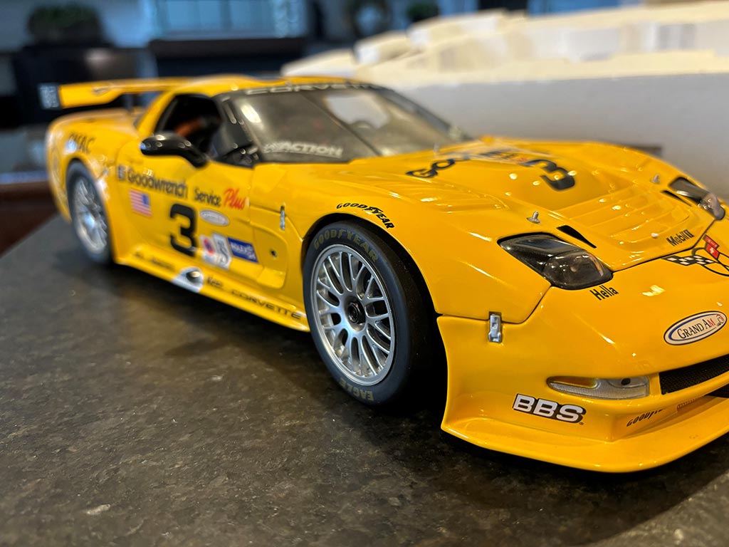 Corvettes for Sale: These 1:12 Scale Models are Meant for the Corvette ...