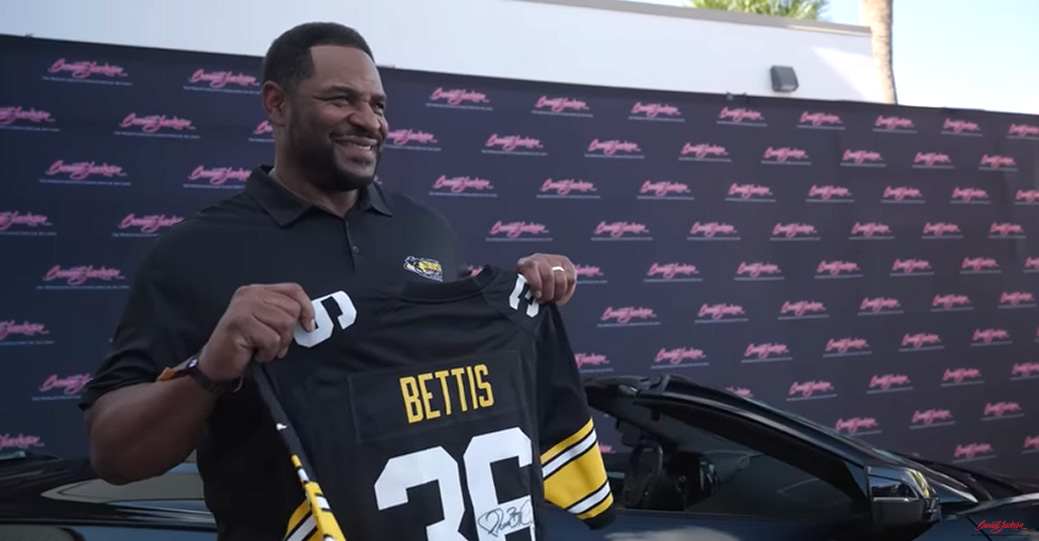 [VIDEO] NFL Hall of Famer Jerome Bettis Sells His 2025 Corvette Z06 VIN ...