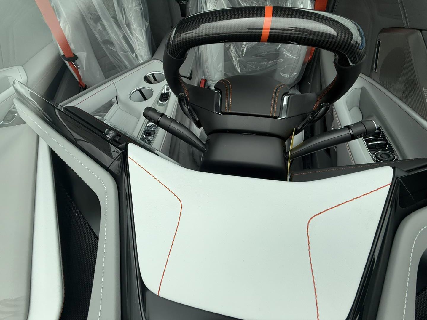 [PICS] 2026 Corvette in Blade Silver with Sky Cool Gray/Medium Ash and ...