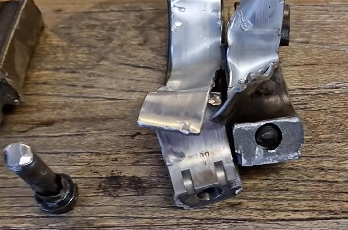 [VIDEO] Bad News as Clive the Corvette Blows Engine During U.K. Racing ...