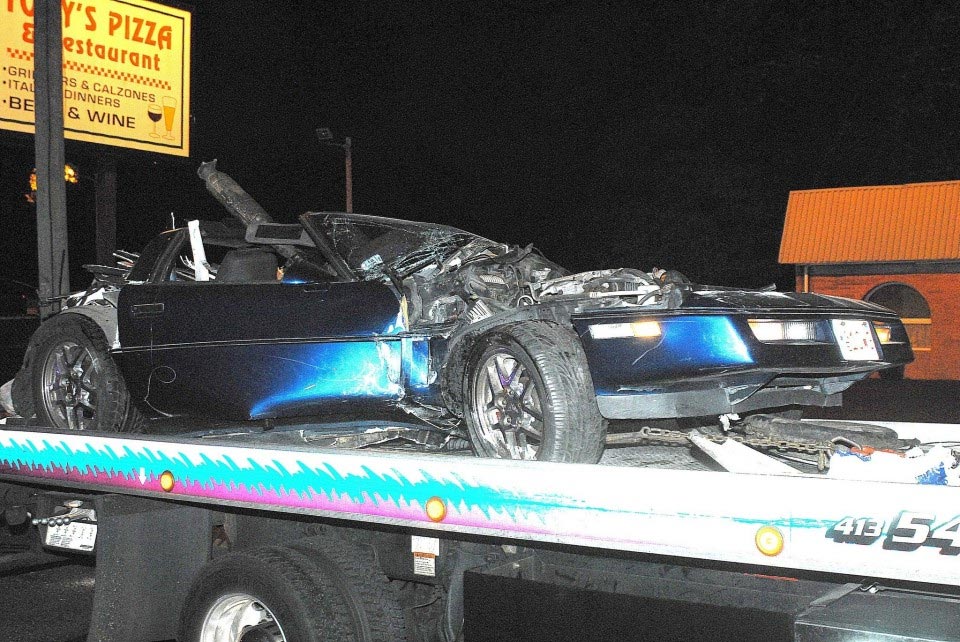 [ACCIDENT] C4 Corvette Hits Utility Pole in Massachusetts - Corvette ...