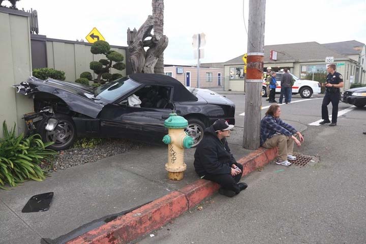 [ACCIDENT] C4 Corvette Crashes into a Hotel's Fence in California ...