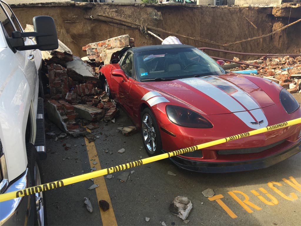 [ACCIDENT] Retaining Wall Gives Way and Crashes on a C6 Corvette in ...
