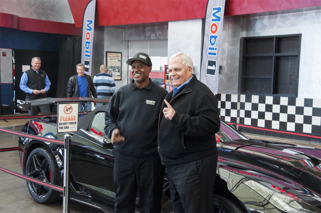 [VIDEO] Rick Hendrick Takes Photos With the First 2019 Corvette ZR1 ...