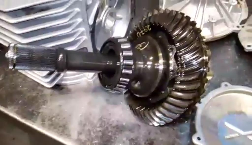 [VIDEO] Paul Koerner Goes Through the Differential on the Leaky C5 ...