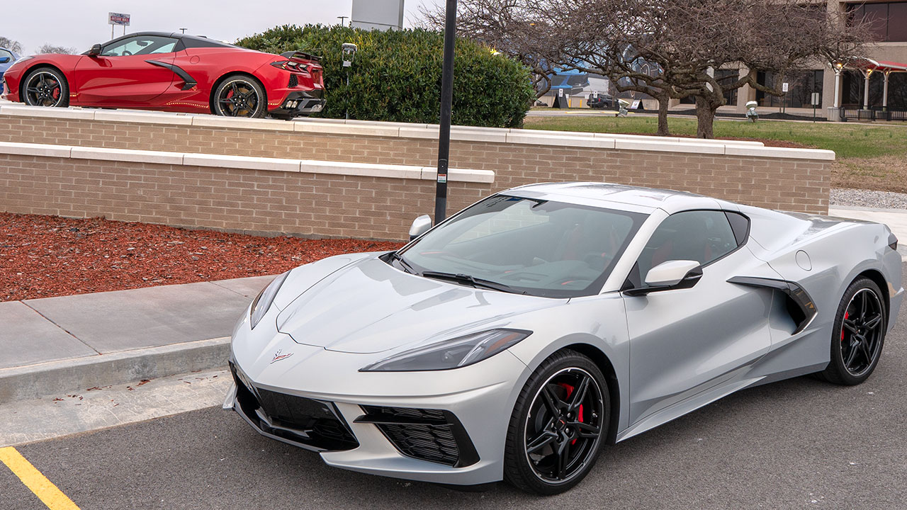 [VIDEO] 2021 Corvettes in Silver Flare and Red Mist Together at the ...