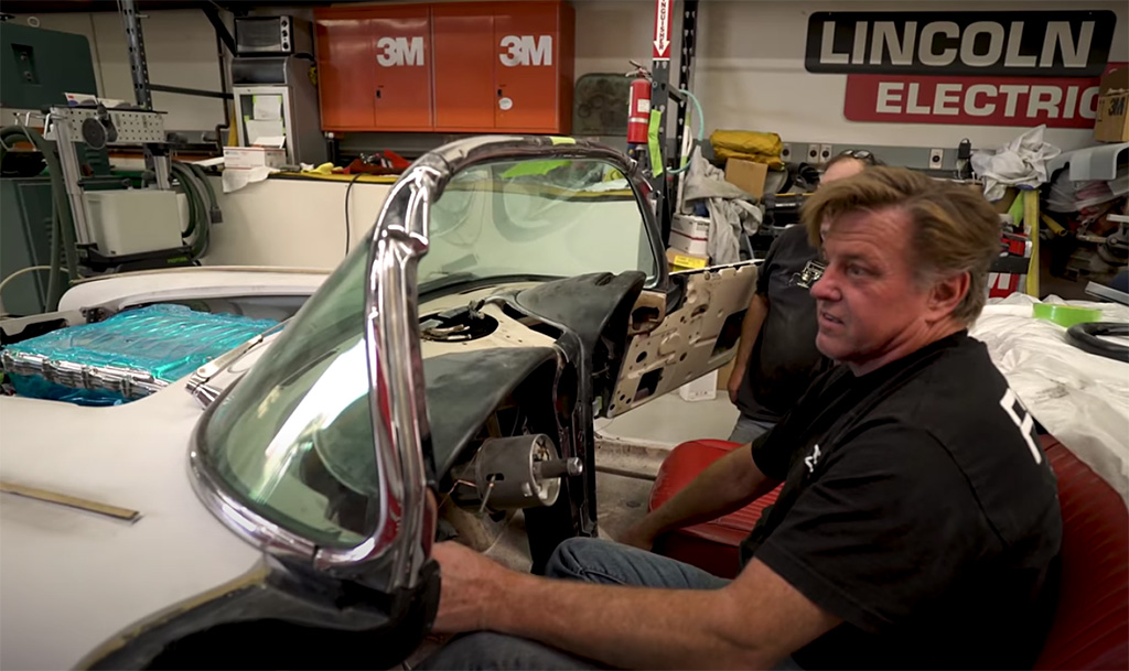 [VIDEO] Chip Foose Customizes a '62 Corvette with a Midyear Dash ...