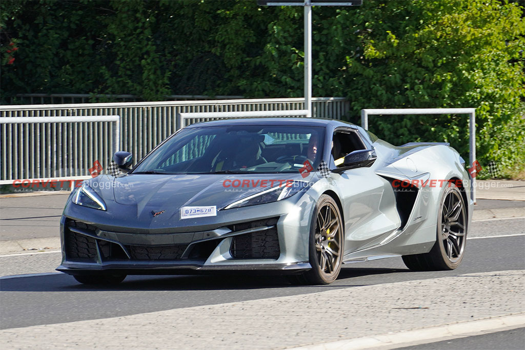 [SPIED] 2024 Corvette E-Ray Captured with Stingray-Style Exhaust Tips ...