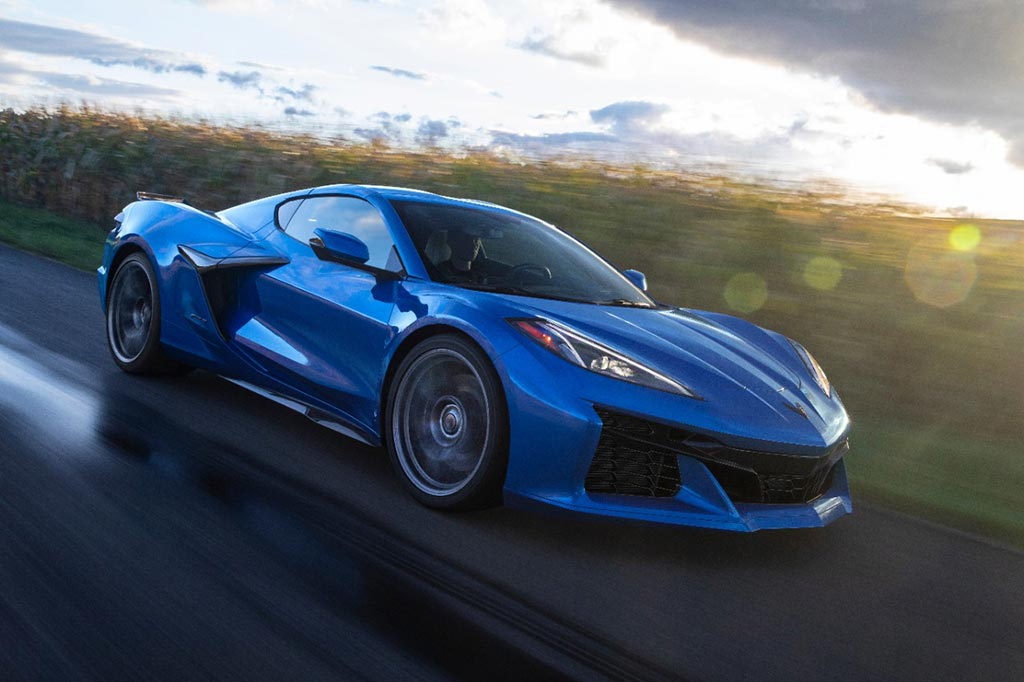MotorTrend Pits the 2023 Corvette Z06 against the Porsche Cayman GT4 RS ...