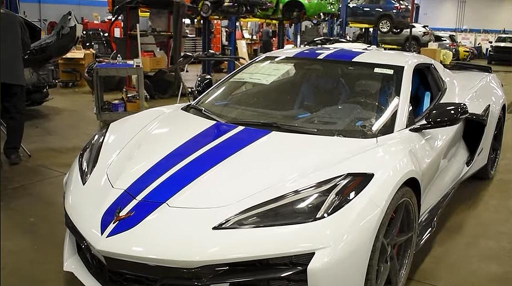 [VIDEO] 2024 Corvette E-Ray with Electric Blue Stripes Demonstrated at ...